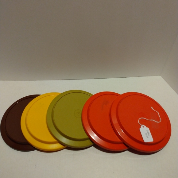 Tupperware | Dining | 5 Vtg Tupperware Seal And Serve Lids 97s 7 Across ...